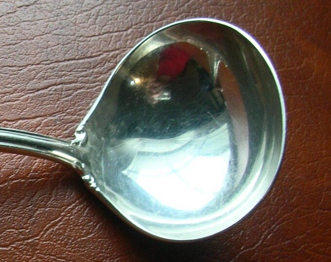 Vintage Reed & Barton Silver Plate Gravy Ladle, CARLTON Pattern Mono ...