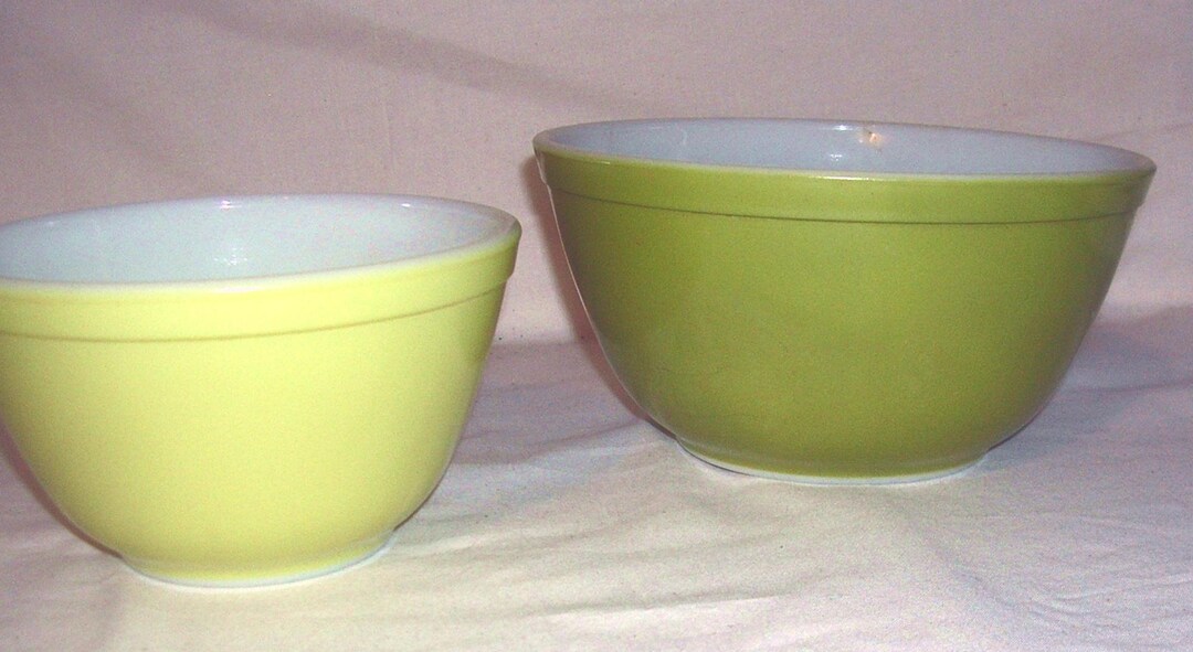 2 Vintage PYREX Mixing Bowls, Colors Lemon & Olive # 401 and #402 Very ...