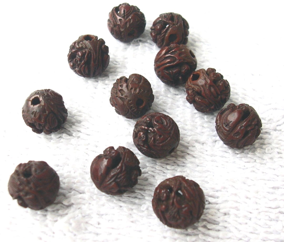 12 Chinese 19th Century Hand Carved Hediao Nut Beads Miniature Figures ...