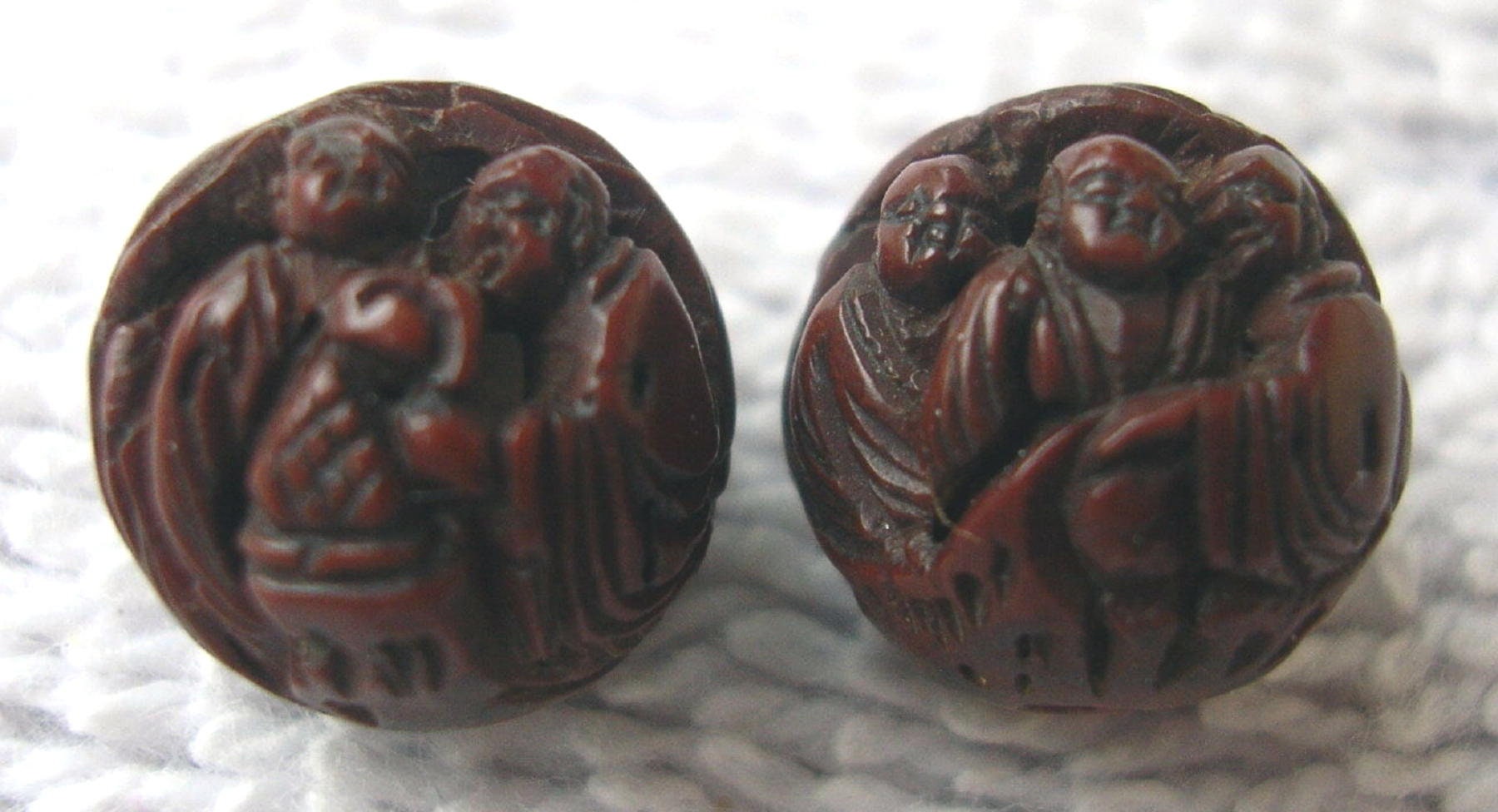 12 Chinese 19th Century Hand Carved Hediao Nut Beads Miniature Figures ...