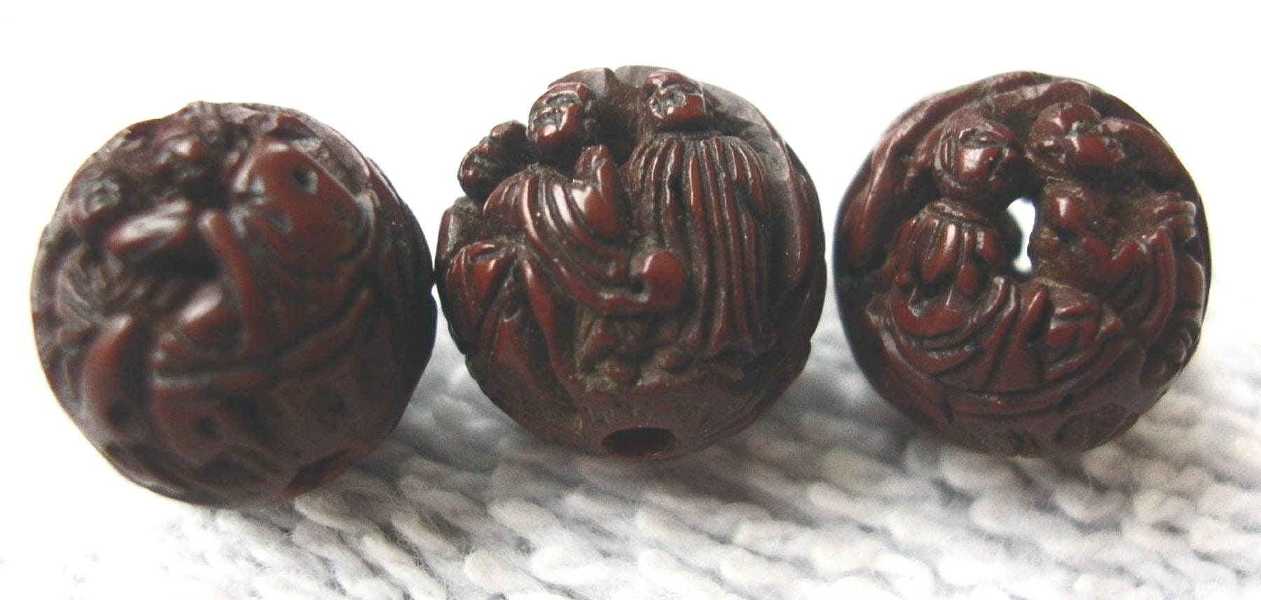12 Chinese 19th Century Hand Carved Hediao Nut Beads Miniature Figures ...