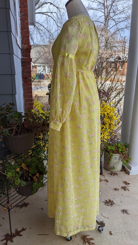 1972 Flocked Floral Organdy Bridesmaid/Prom/Garden Pa… - Gem