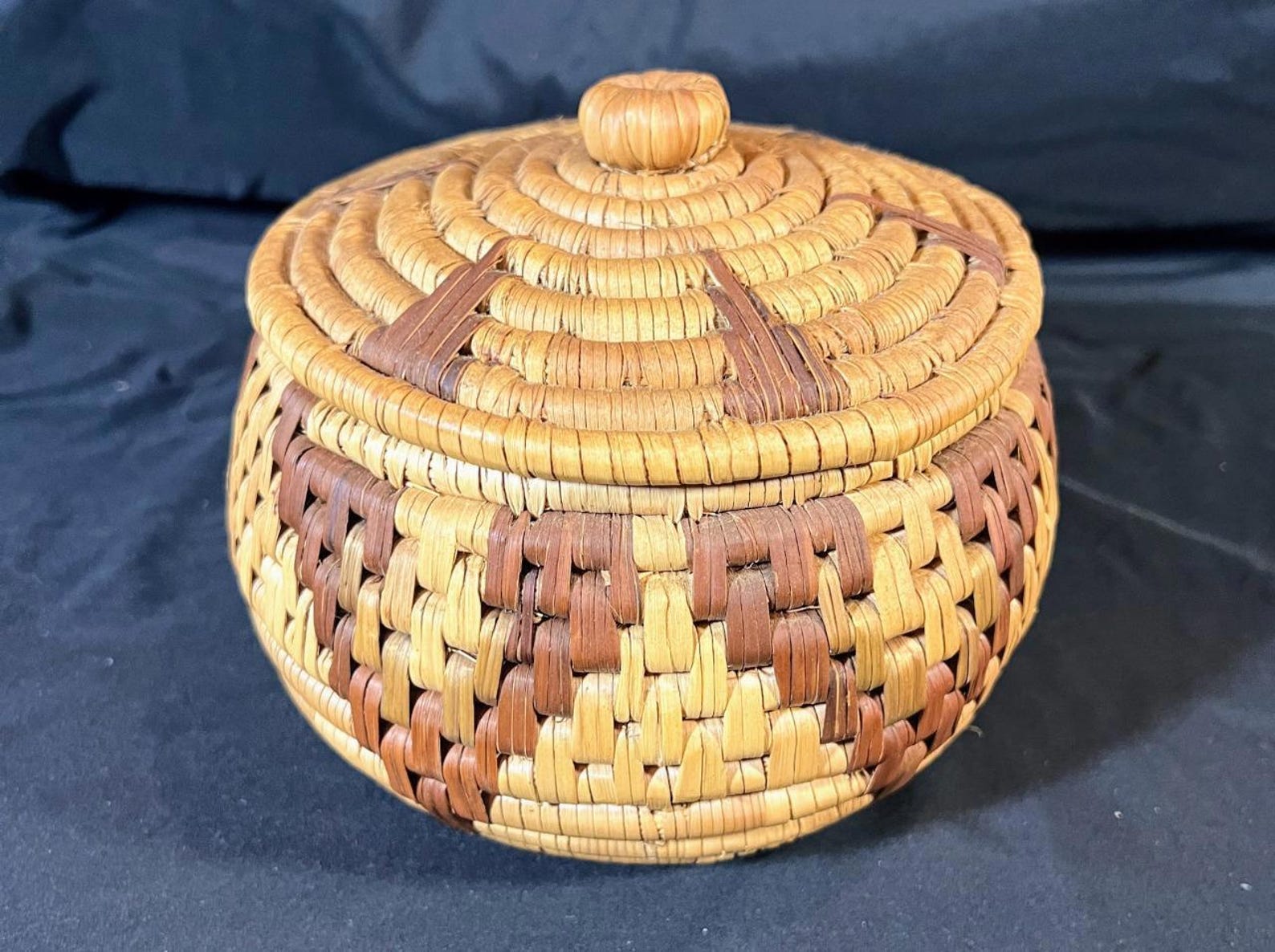 Hand Woven Coiled Straw Sweet Grass Basket W/ Lid Coil Basket ...