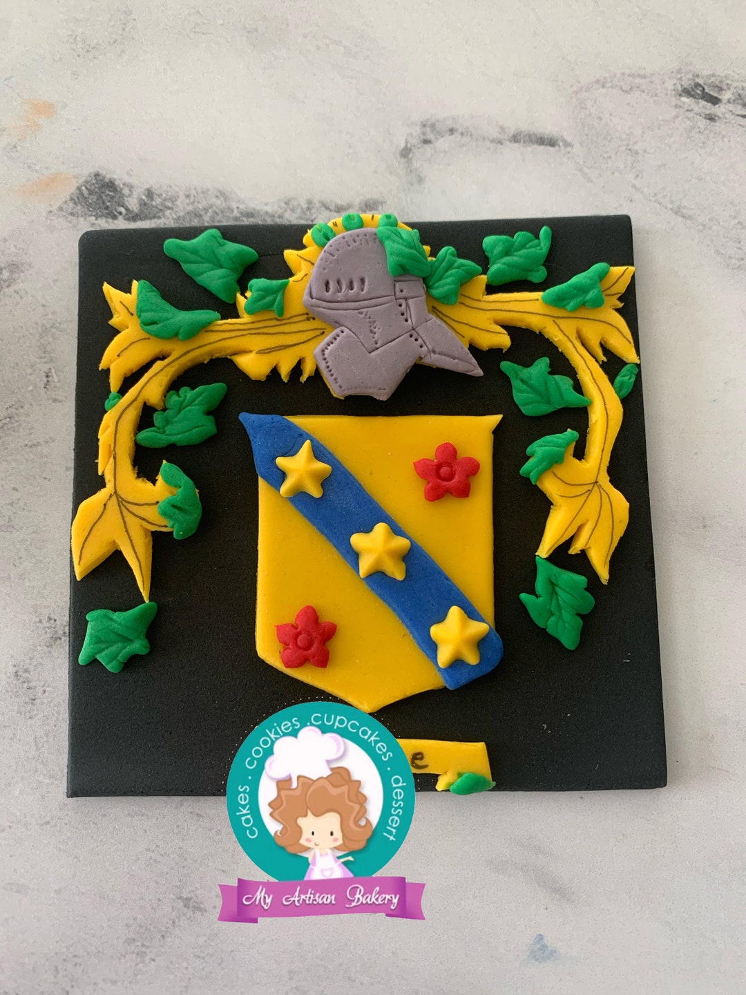 Family Crest Fondant Cake Topper - Etsy