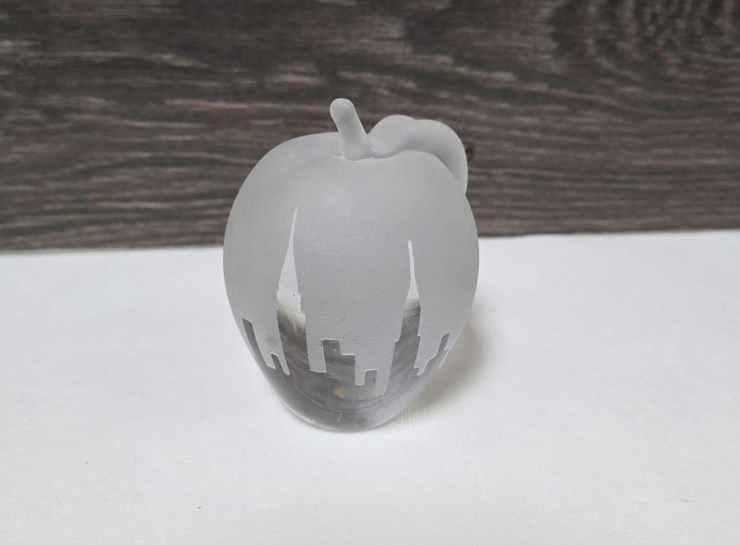Art Glass Frosted New York City Skyline Apple Paperweight. - Etsy