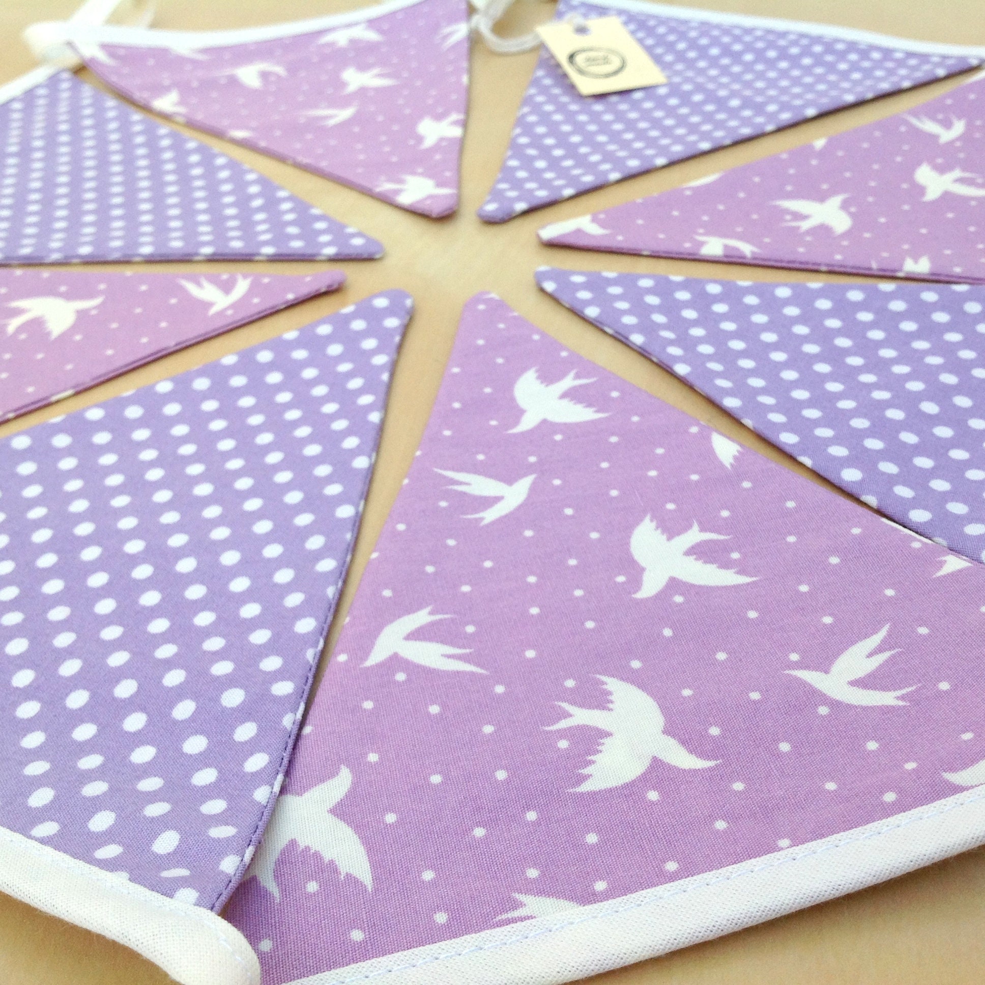 Banderines de tela lila, Banderines morados, Guirnalda pajaritos y ...