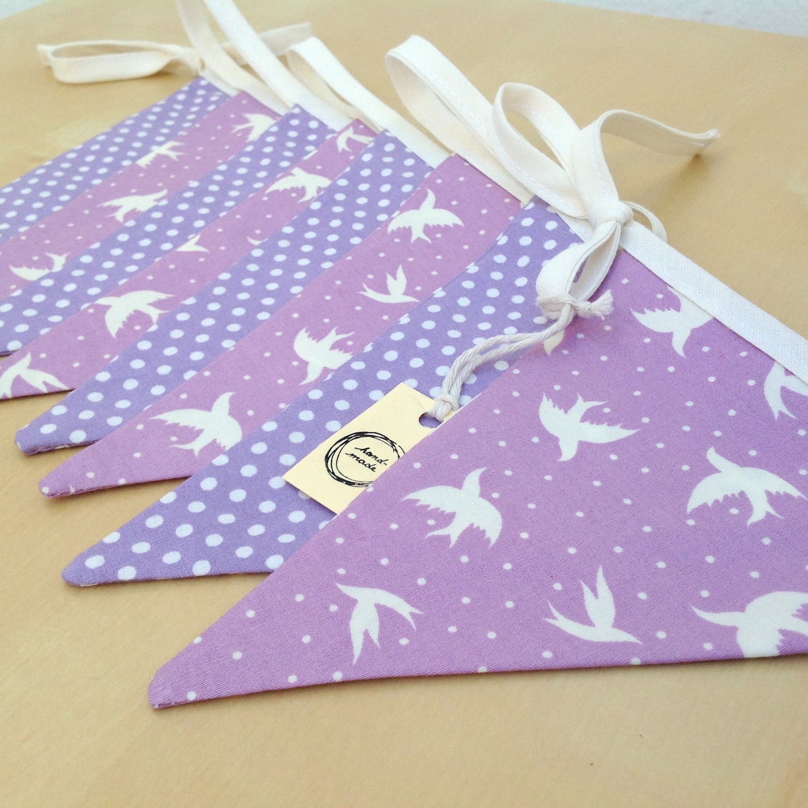 Banderines de tela lila, Banderines morados, Guirnalda pajaritos y ...