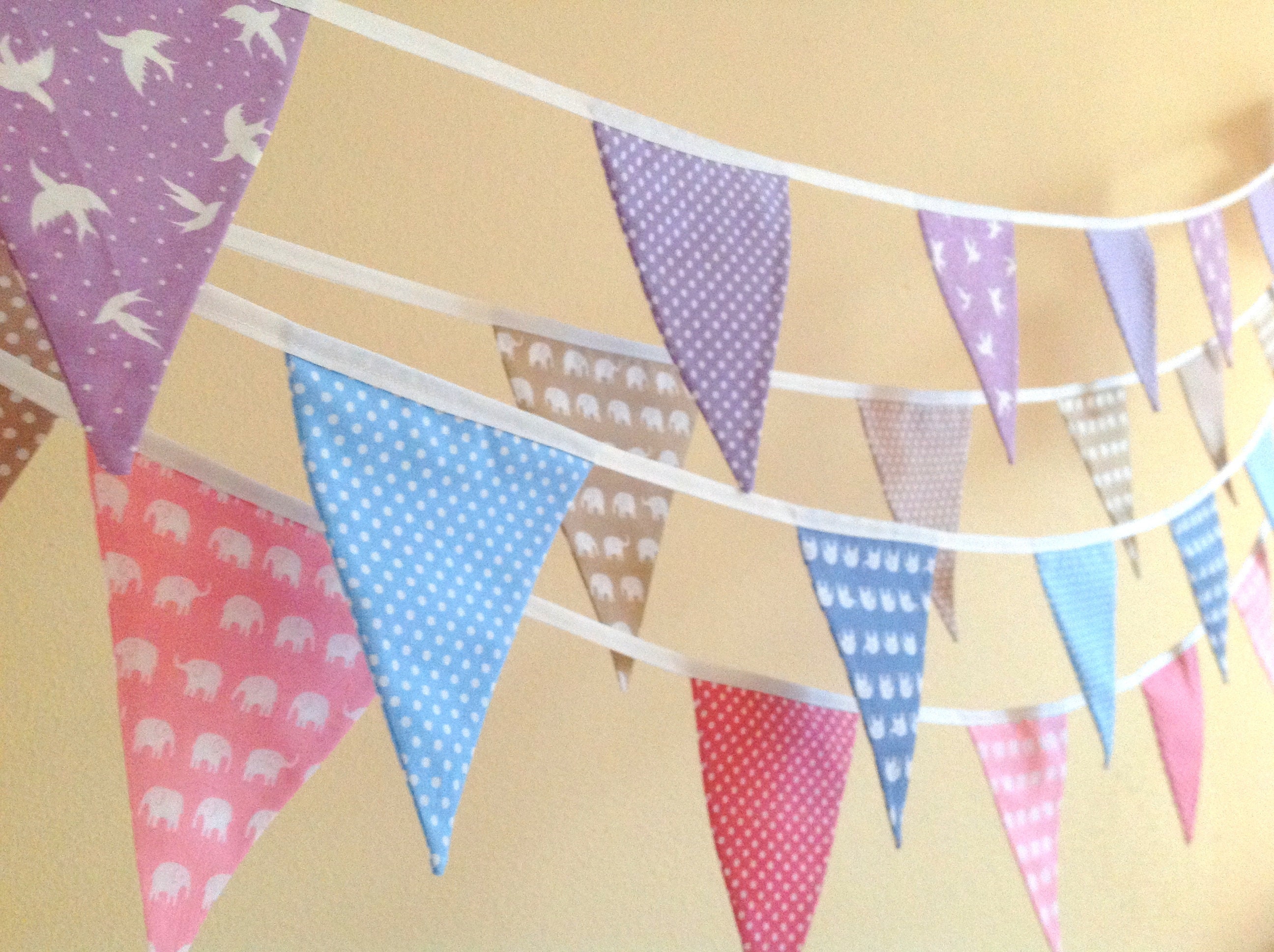Banderines de tela lila, Banderines morados, Guirnalda pajaritos y ...
