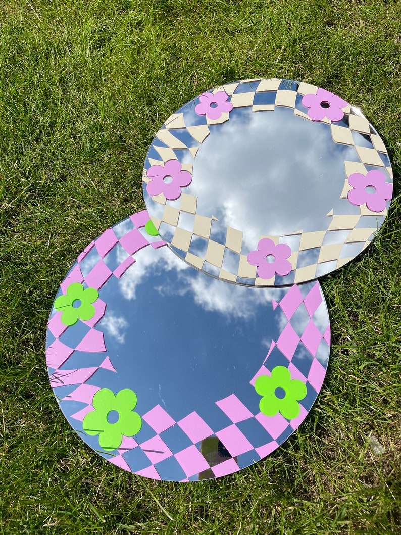 Flower & Checkerboard Mirror Lilac/green - Etsy