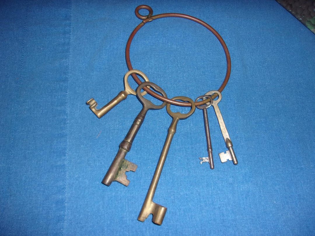 5 ANTIQUE SKELETON KEY and Jail House Key Keys Collection Lot & Copper ...
