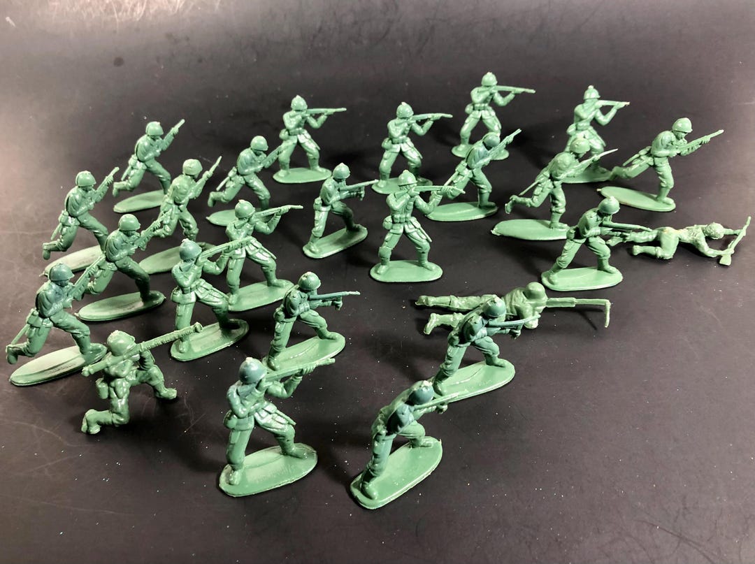 Green Plastic Soldiers Hong Kong Plastic 25 Count Excellent Vintage ...