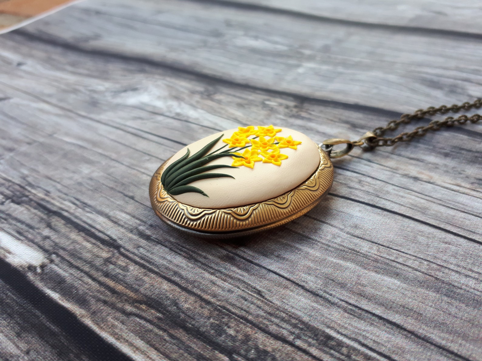 Yellow Daffodil Locket Necklace for Mom, Photo Locket With Message - Etsy