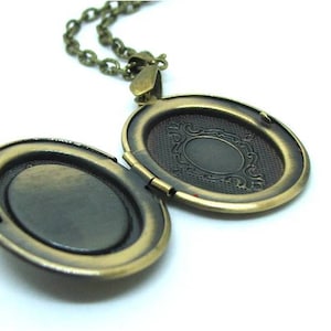 Tiny Daisy Flower Locket Necklace for Photo Locket Pendant, Step Mom ...