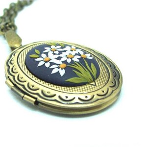 Tiny Daisy Flower Locket Necklace for Photo Locket Pendant, Step Mom ...
