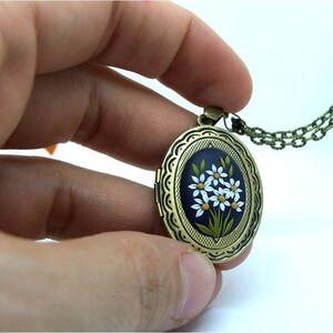 Tiny Daisy Flower Locket Necklace for Photo Locket Pendant, Step Mom ...