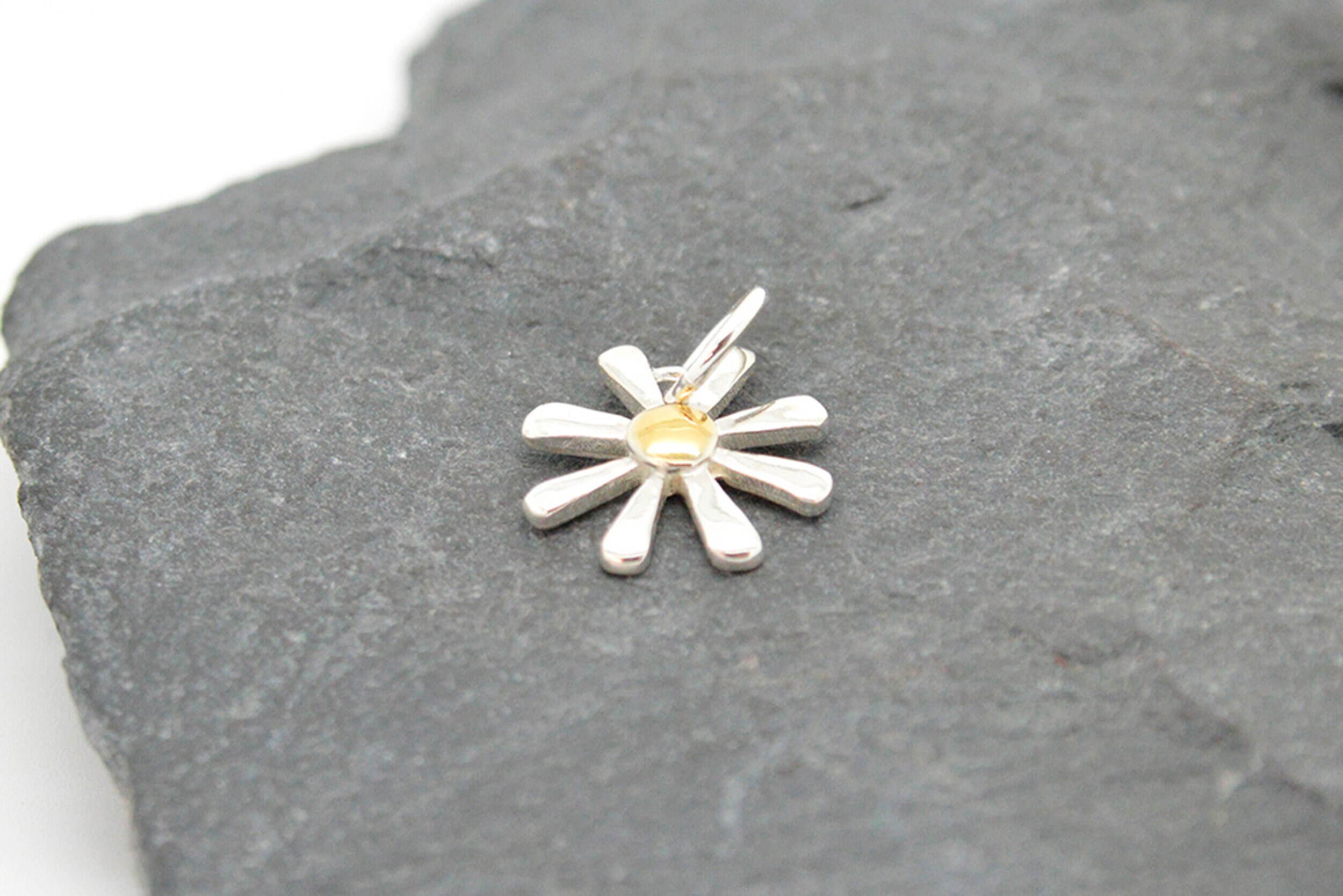 Sterling Silver Daisy Pendant. - Etsy