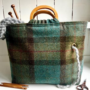 British Wool Craft Project Tote Bag With Leather Handles 9 Internal ...