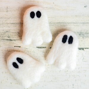 Small White Felt Ghost: Halloween Garland DIY Decor - Etsy