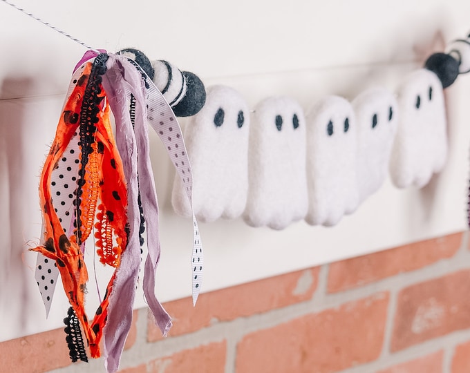 Felt Ghost Garland | Halloween Decoration | Halloween Garland | Spooky Bunting | Kid's Shelf ...