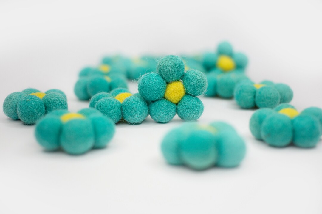 Aqua Felt Flowers W/yellow Center -felt Daisies -felt Spring Flowers ...