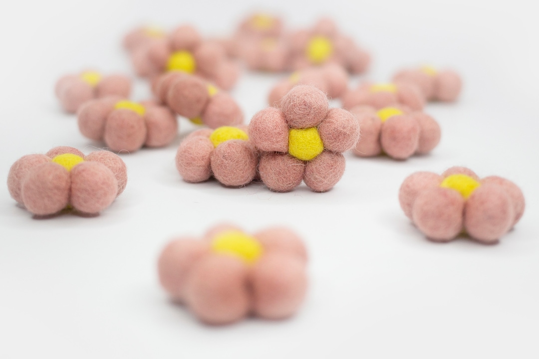 Salmon Felt Flowers W/yellow Center -felt Daisies -felt Spring Flowers ...