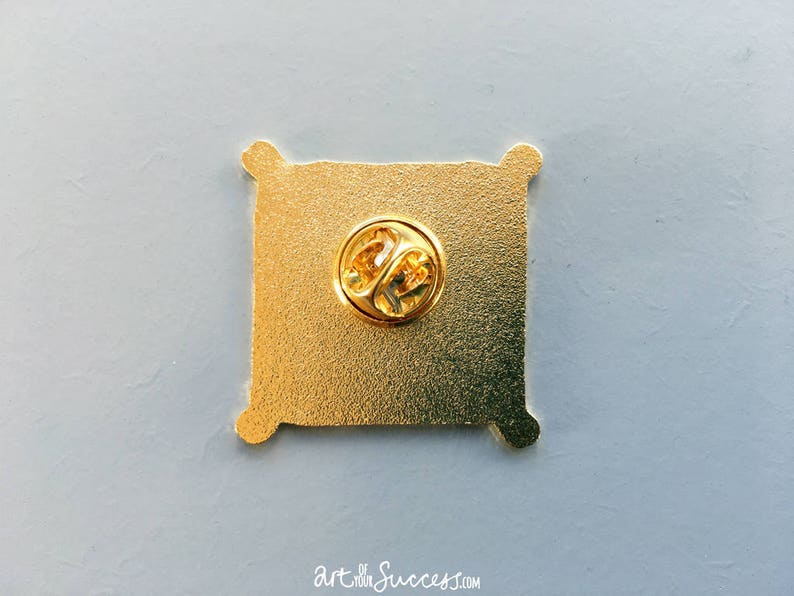 Marathon Runner Enamel Pin Badge marathon gift gift for | Etsy