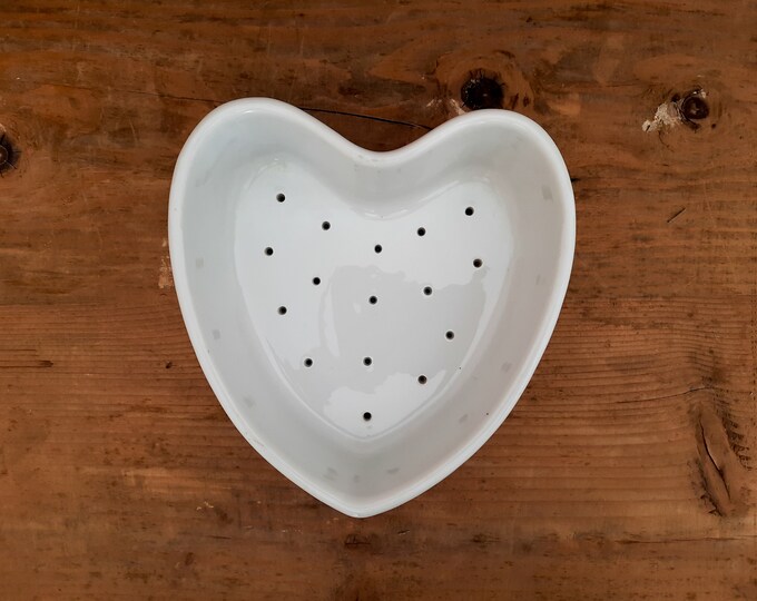 7" Coeur A La Creme Mold Classic Whiteware by APILCO, White Porcelain ...