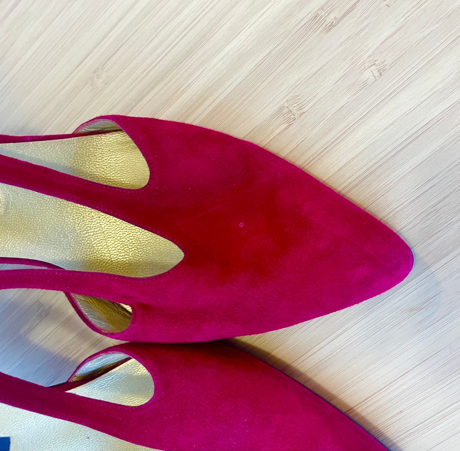 1980s Vintage Berry Red Suede Martinez Valero Slingback 8.5 Pumps Shoes ...