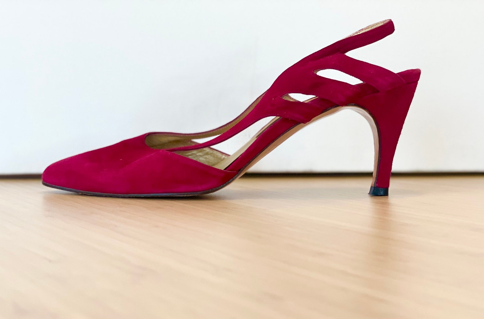 1980s Vintage Berry Red Suede Martinez Valero Slingback 8.5 Pumps Shoes ...
