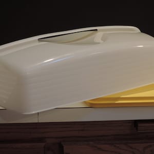 1999 Deadstock Tupperware Cake/cupcake Taker Yellow Take Along Serving ...