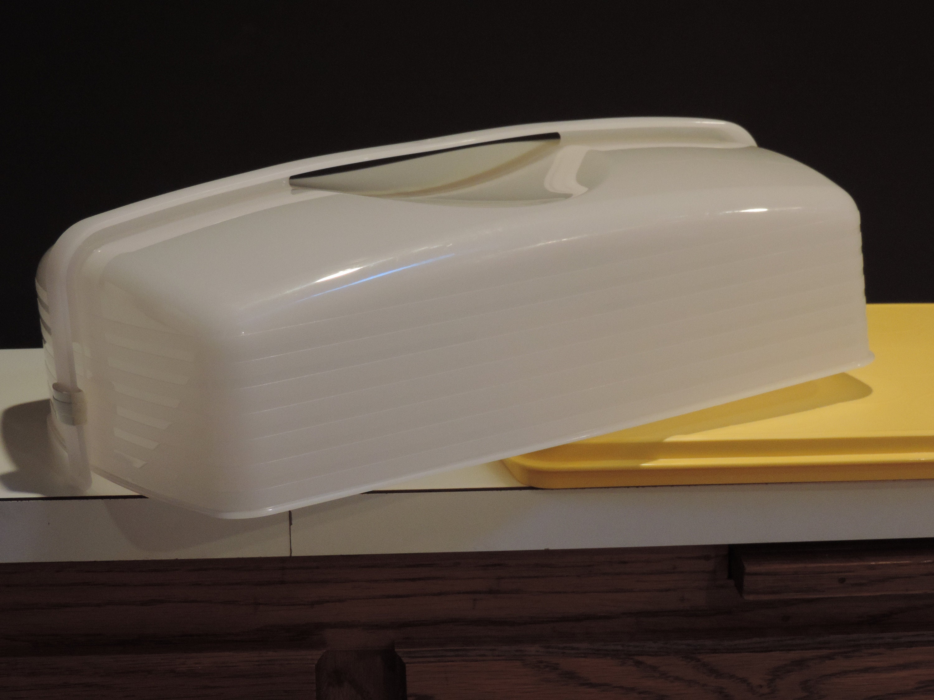 1999 Deadstock Tupperware Cake/cupcake Taker Yellow Take Along Serving ...