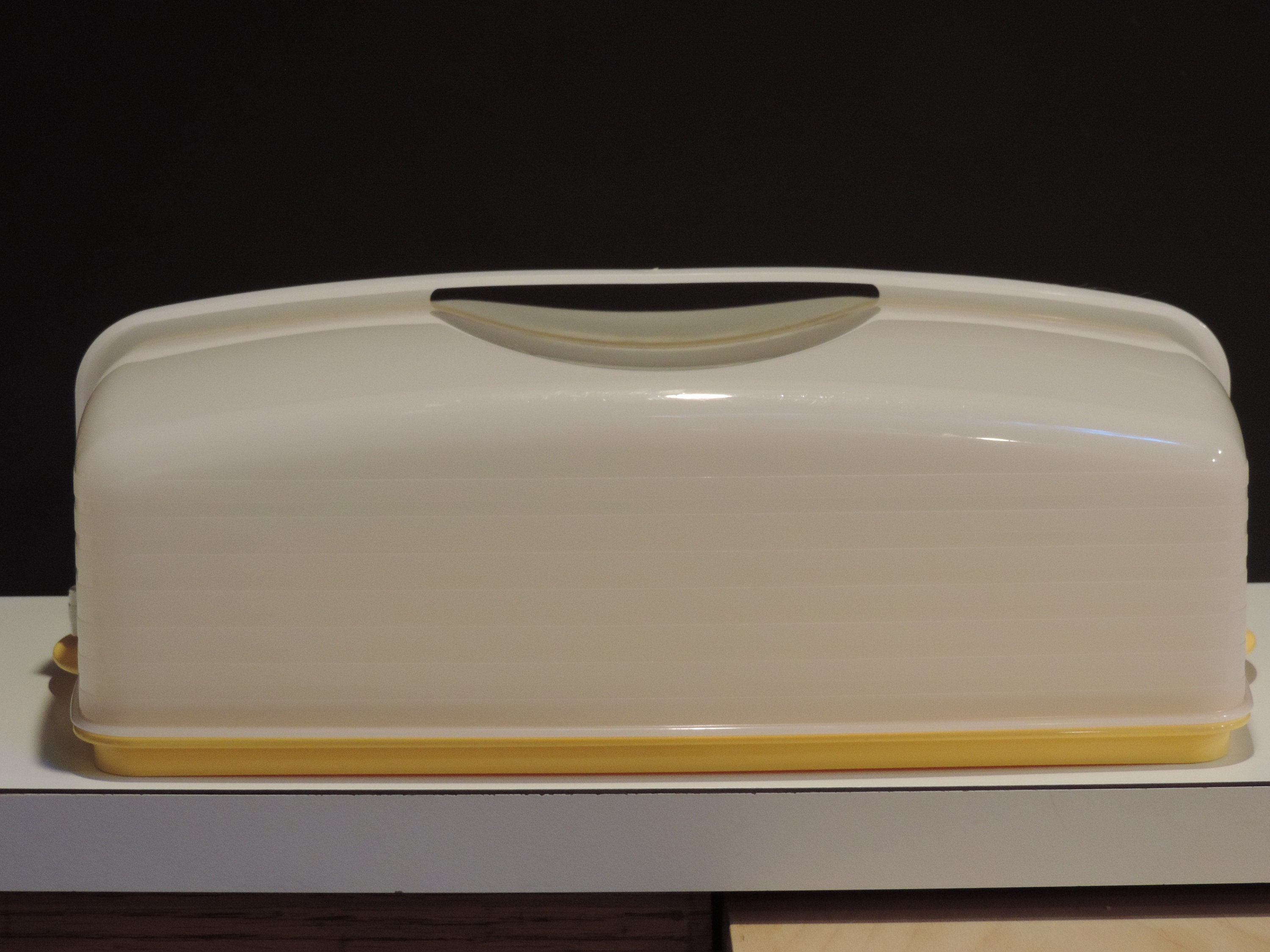 1999 Deadstock Tupperware Cake/cupcake Taker Yellow Take Along Serving ...