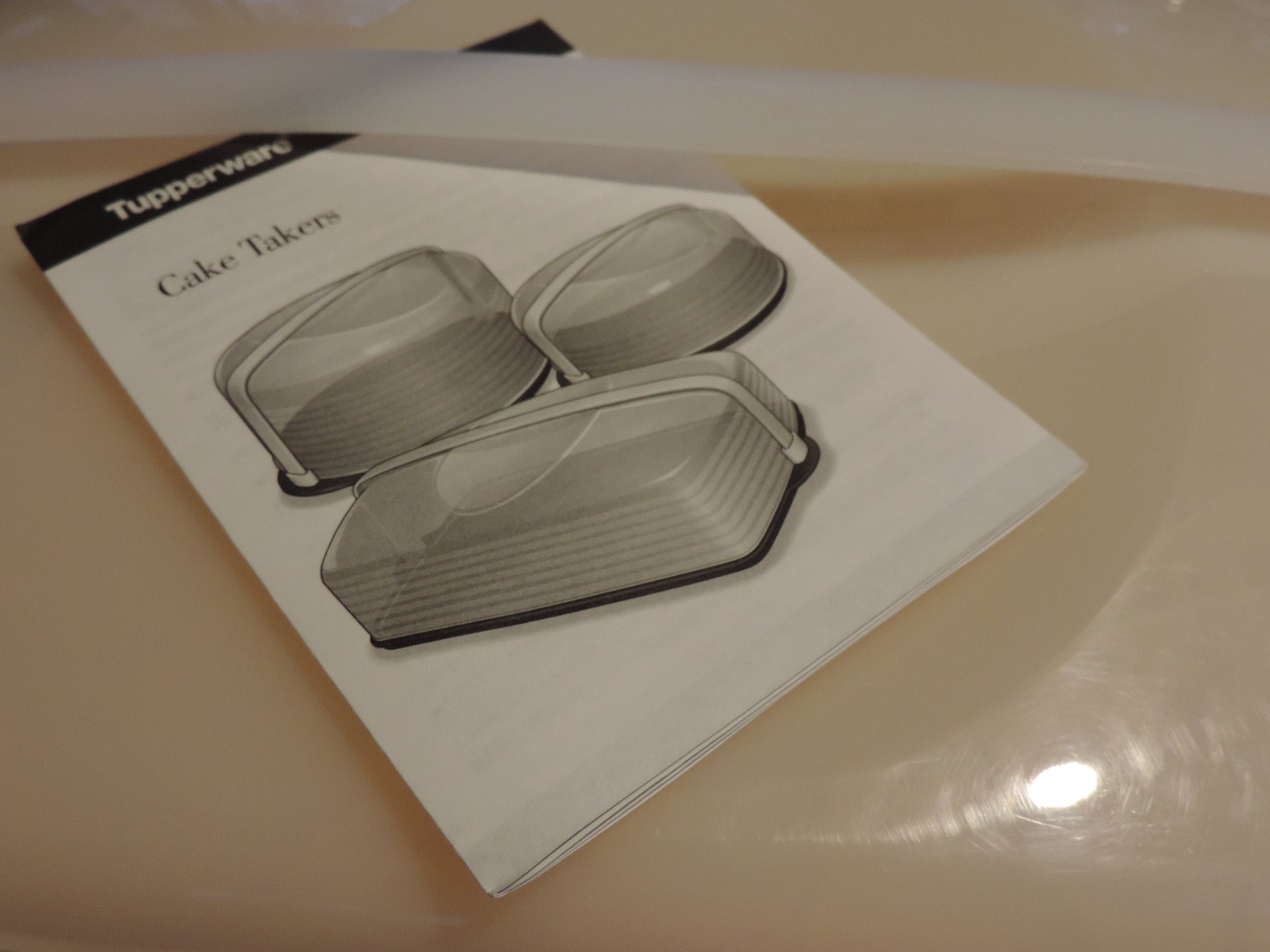 1999 Deadstock Tupperware Cake/cupcake Taker Yellow Take Along Serving ...