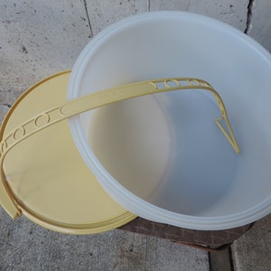 70's Tupperware Cake Server Tote Yellow Take Along Serving Storage ...
