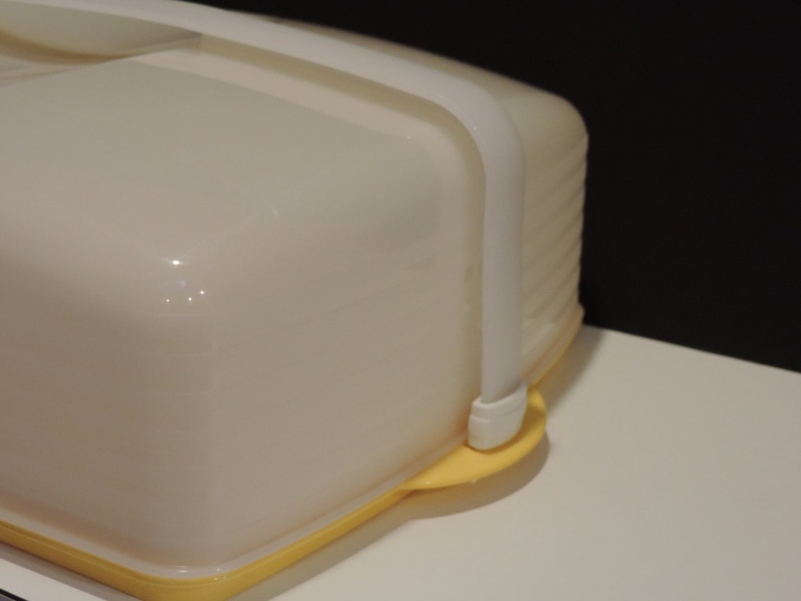 1999 Deadstock Tupperware Cake/cupcake Taker Yellow Take Along Serving ...