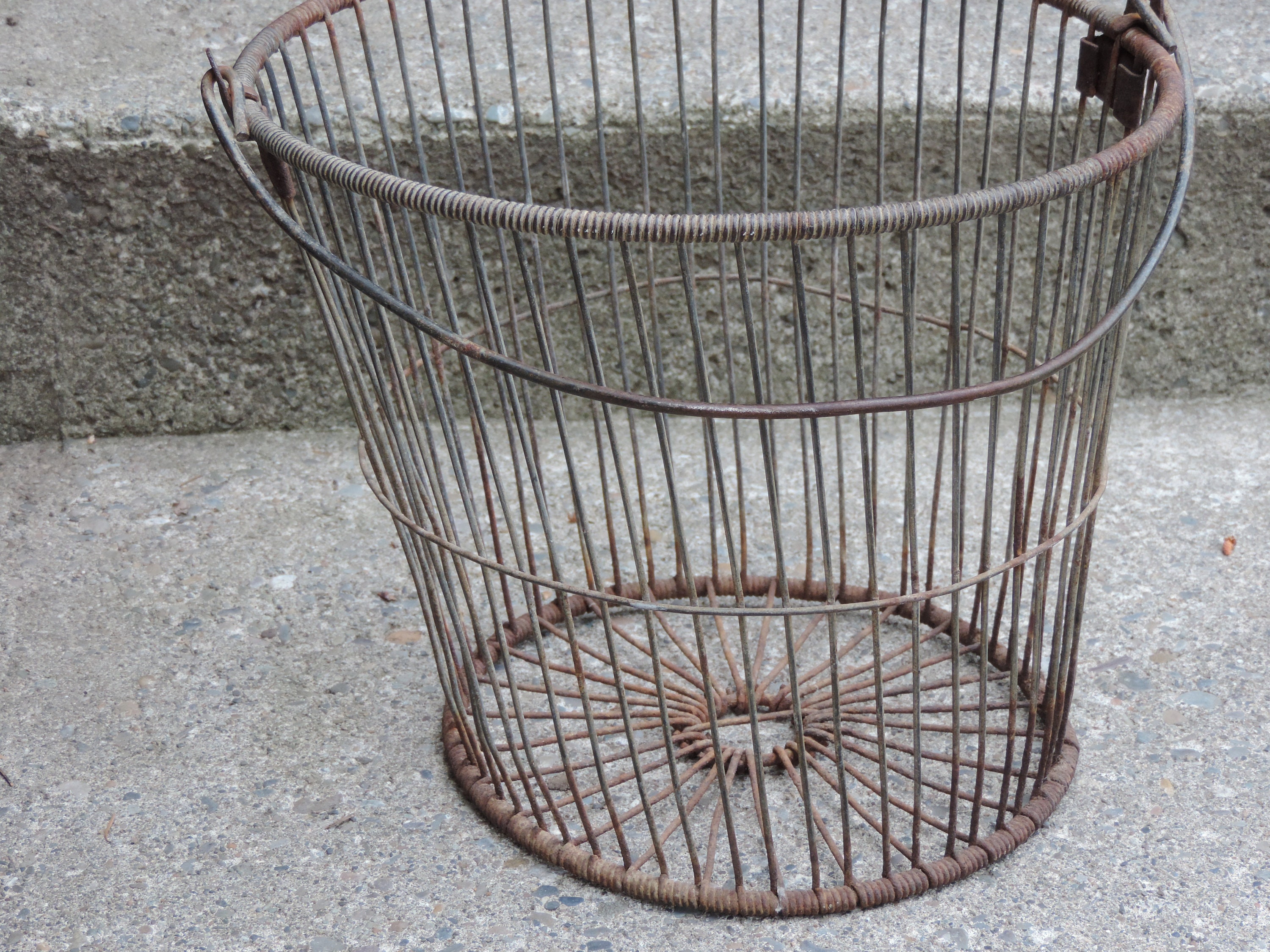 Vintage Wire Clam Basket Rustic Primitive Farmhouse Gathering Storage ...