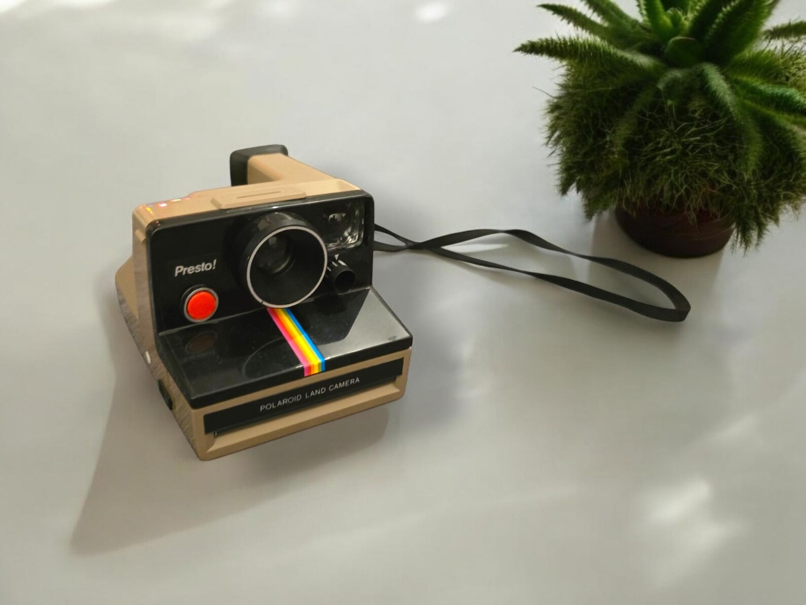 Vintage Polaroid the Button SX-70 Onestep Instant Camera FILM TESTED ...