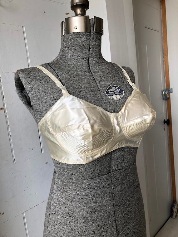 1940s 1950s Bullet Bra NWT Deadstock Unworn Pin-up Gi… - Gem