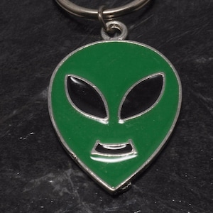 Vintage Alien Keychain Enamel Green Silver Metal Extraterrestrial ...