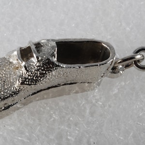 Vintage Signed "earth" Brand Silver Plated Metal Shoe Key Ring Chain ...