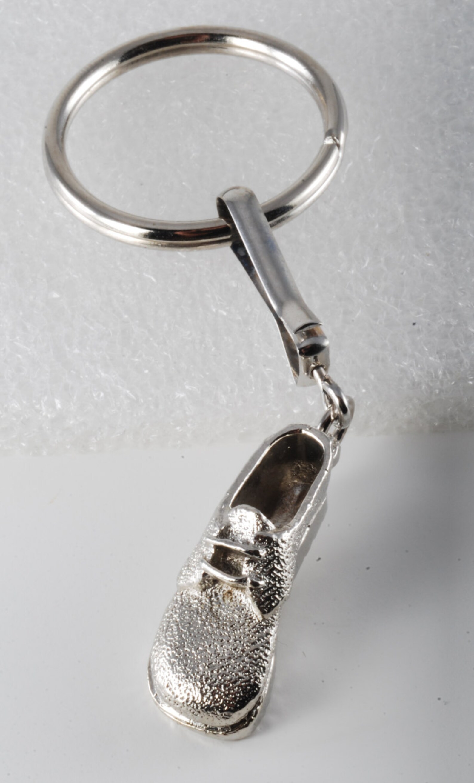 Vintage Signed "earth" Brand Silver Plated Metal Shoe Key Ring Chain ...