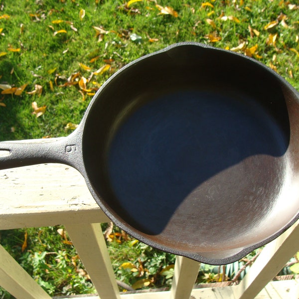 9 Inch Cast Iron Skillet Vintage - Etsy