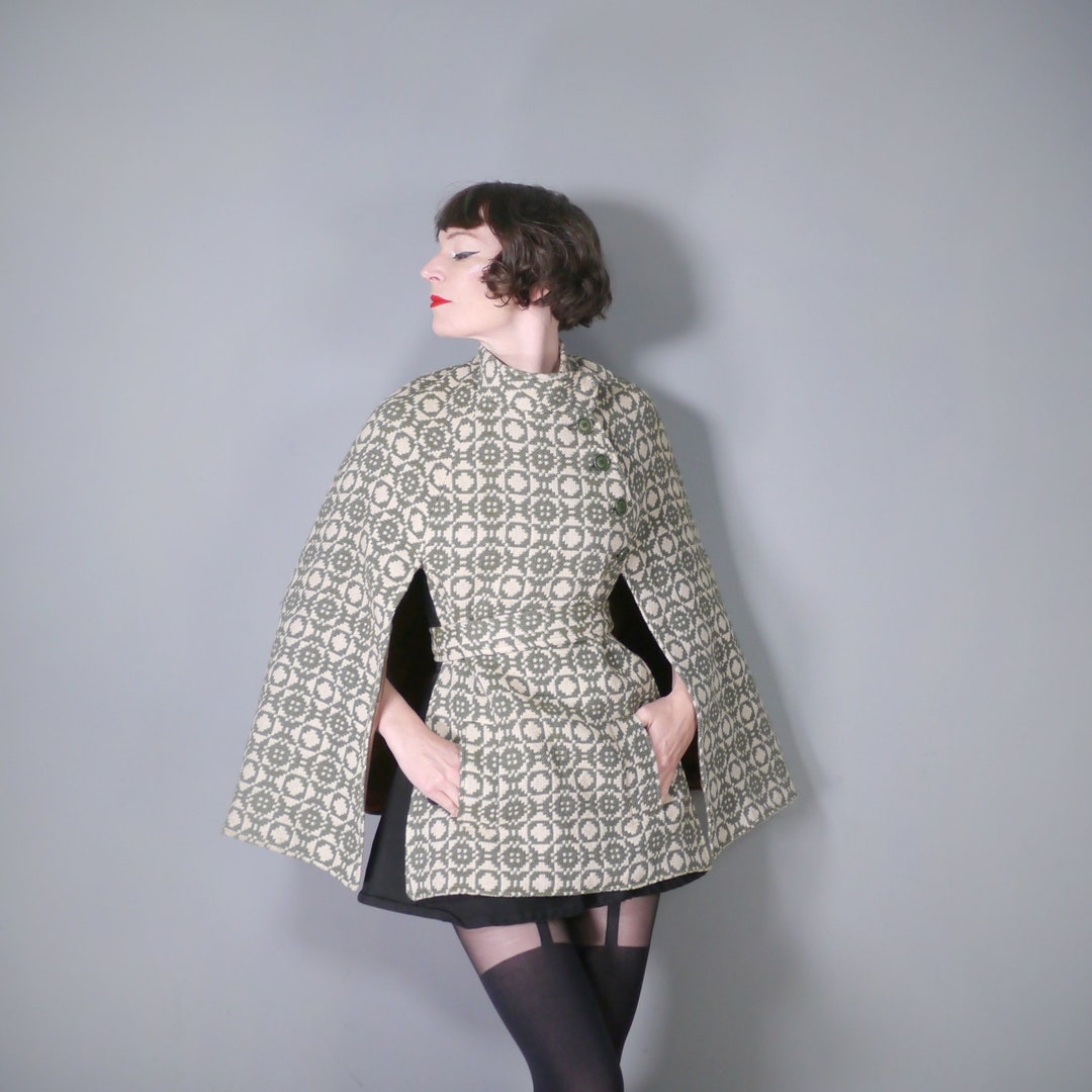 70s "celtique" WELSH Pure Wool Cape in Cream and Green TAPESTRY Pattern ...