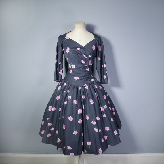 50s / 1950s Mid Century dark GREY and pink floral CAR… - Gem