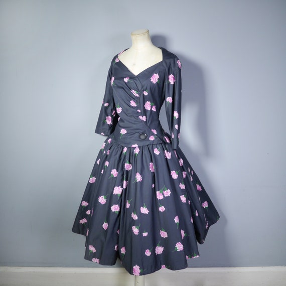 50s / 1950s Mid Century dark GREY and pink floral CAR… - Gem