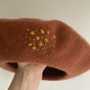 Simple Flower Beret, Thick Wool Beret, Small Bouquet Beret, Vintage ...