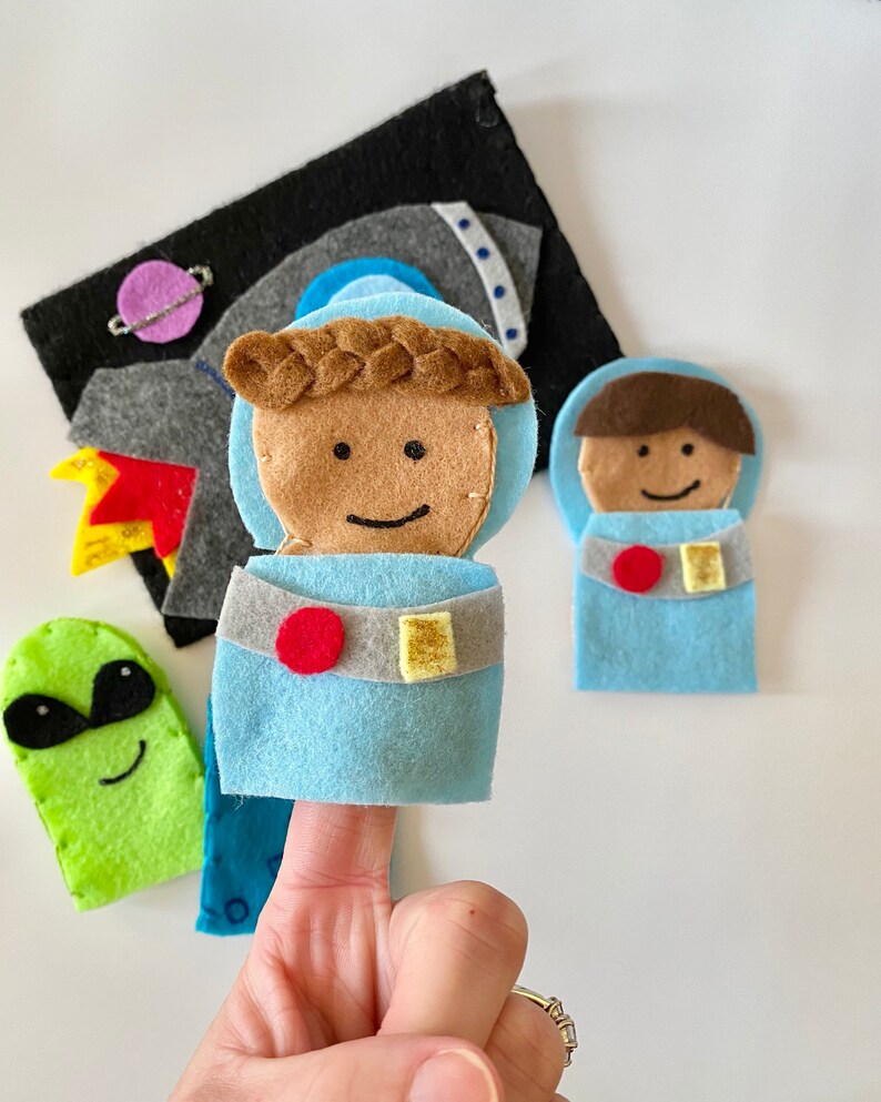 Space Astronaut and Alien Finger Puppet Set - Etsy