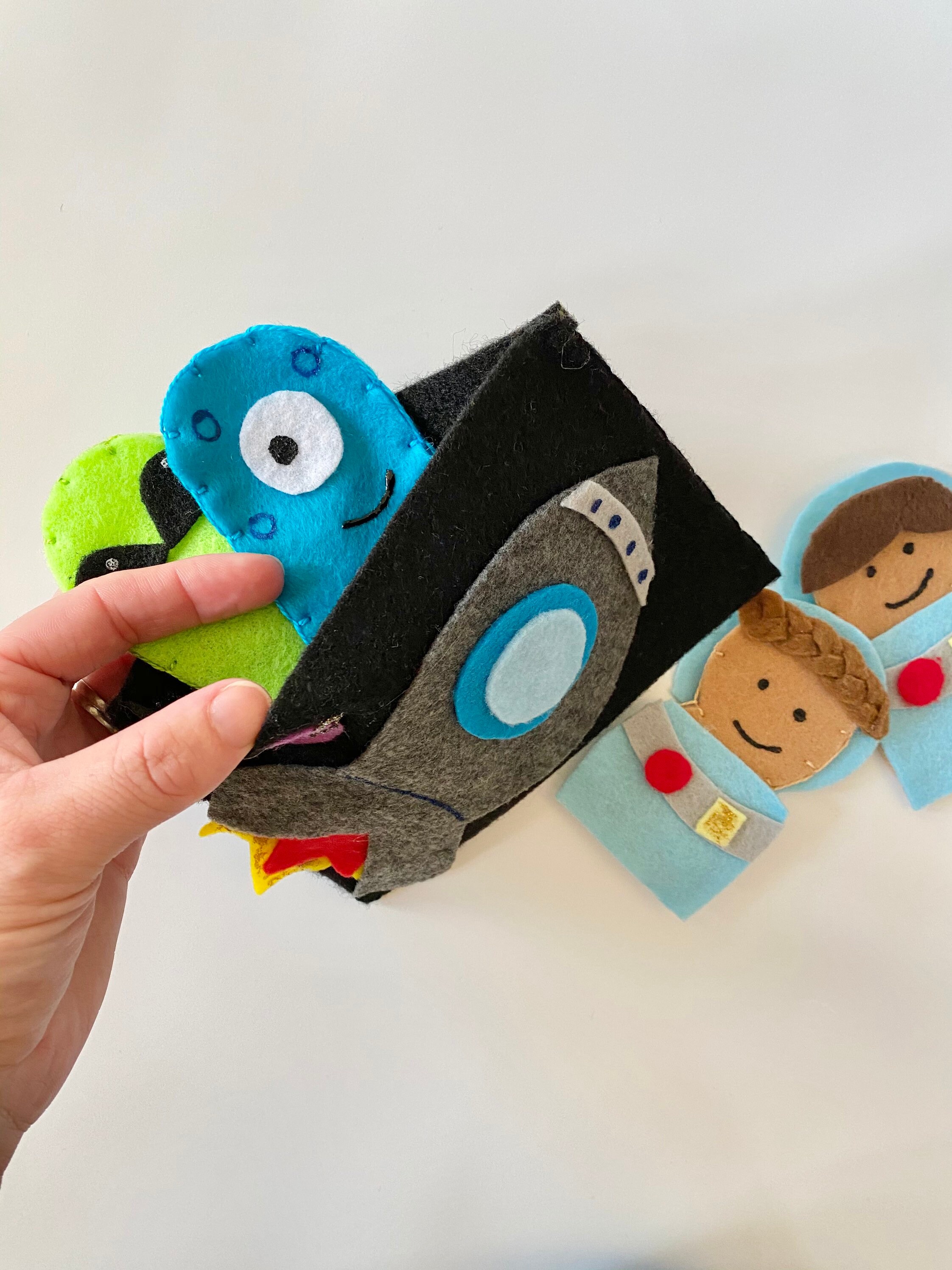 Space Astronaut and Alien Finger Puppet Set - Etsy
