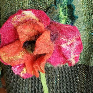 Green Scarf With Felted Poppy Flower. Hand Spun. Wet Wool - Etsy