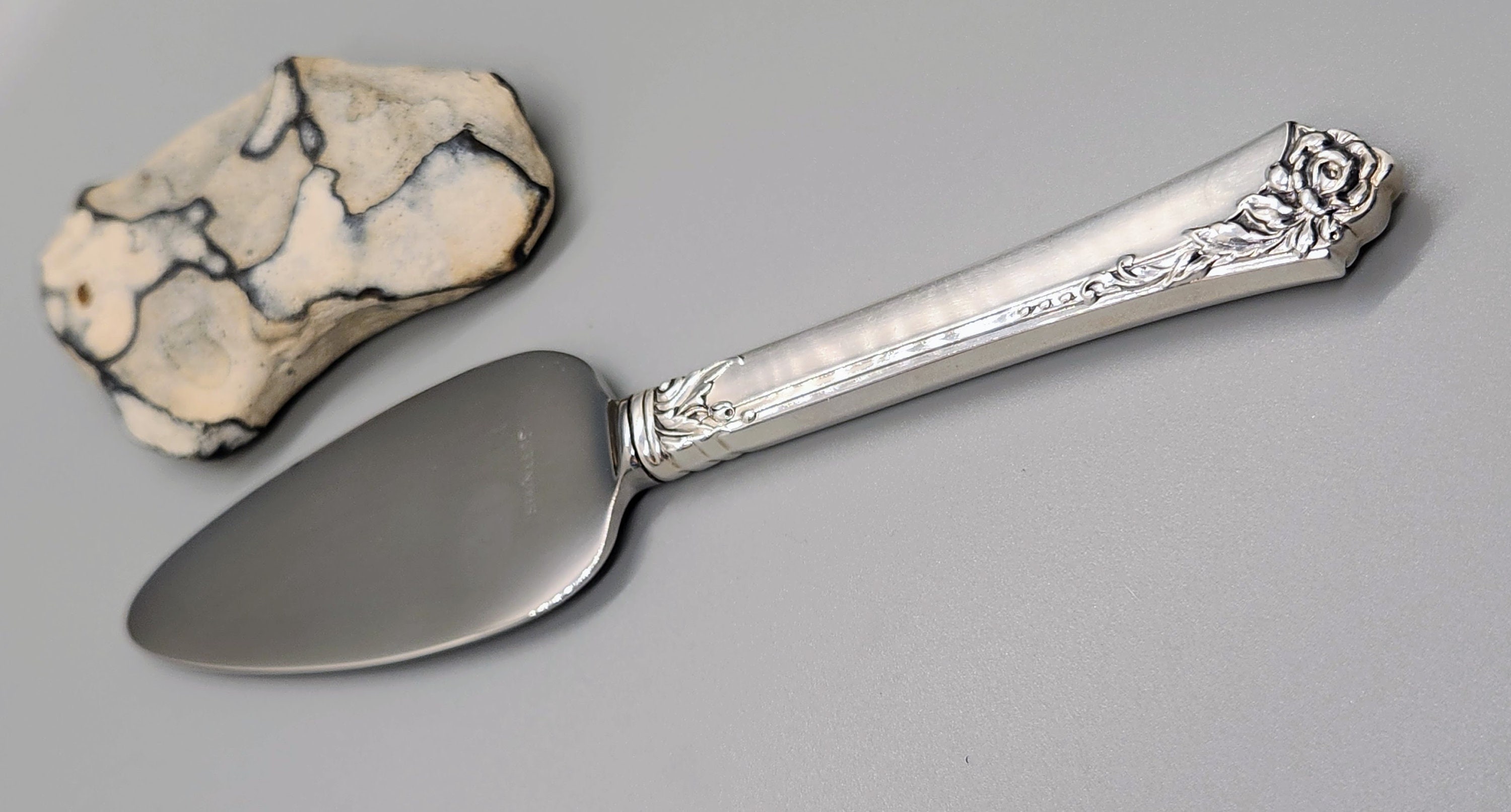 Beautiful Vintage Oneida Cheese Server With Stainless Blade - Damask ...
